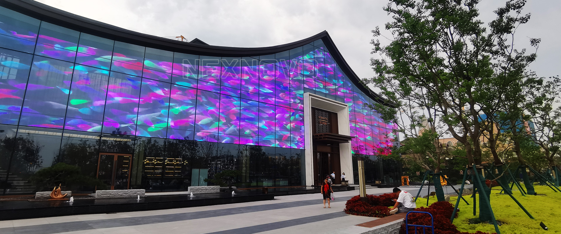 XRL Customized solution for curtain walls | Commerical Displays: Video ...